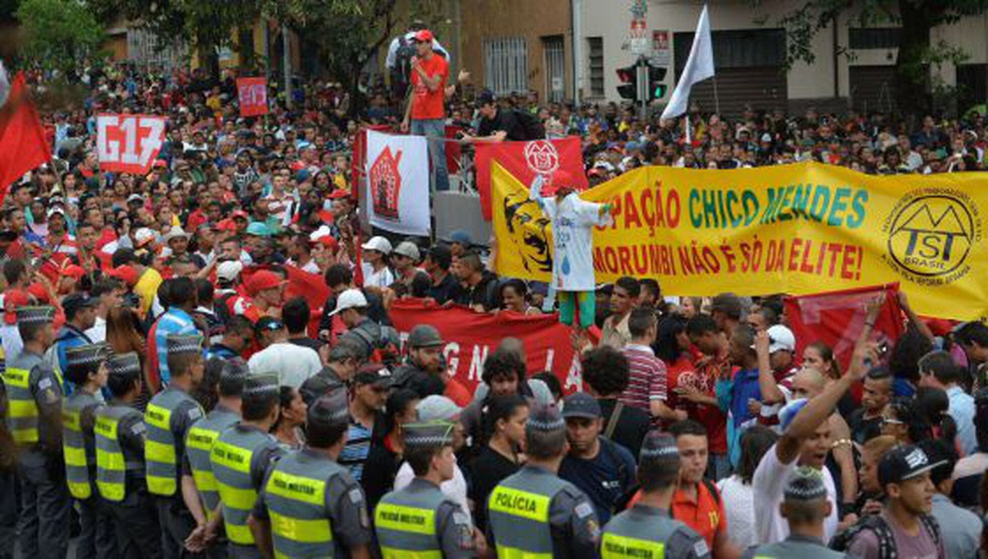 Com ‘dança da chuva’, sem-teto protestam contra a falta de água ...