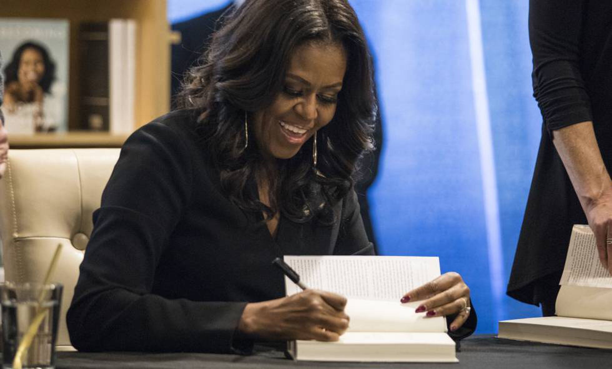 Por que o livro de Michelle Obama marca uma liberação de seu estilo ...