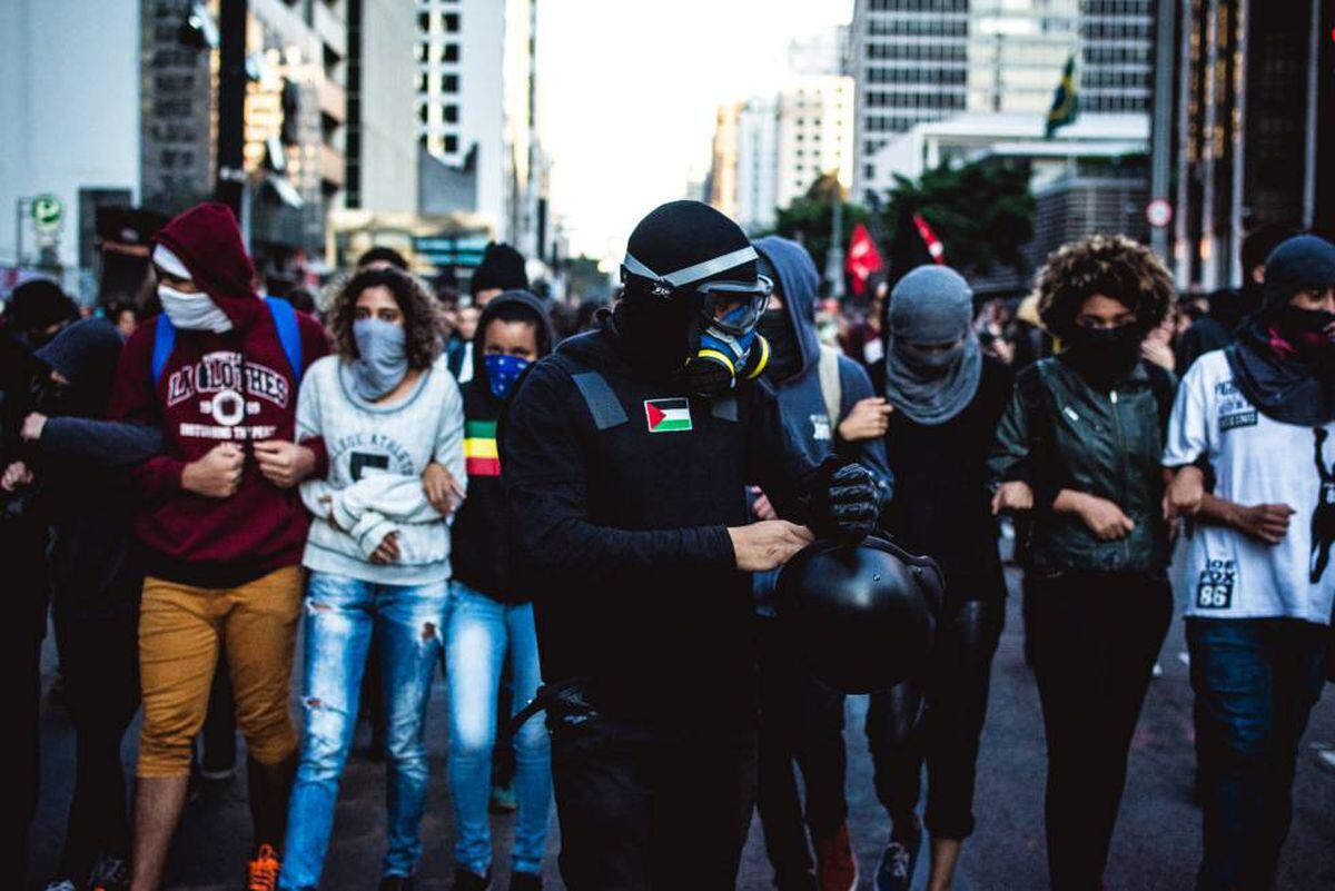 Black bloc: a tática fugidia que desnorteia e assusta SP | Brasil | EL ...