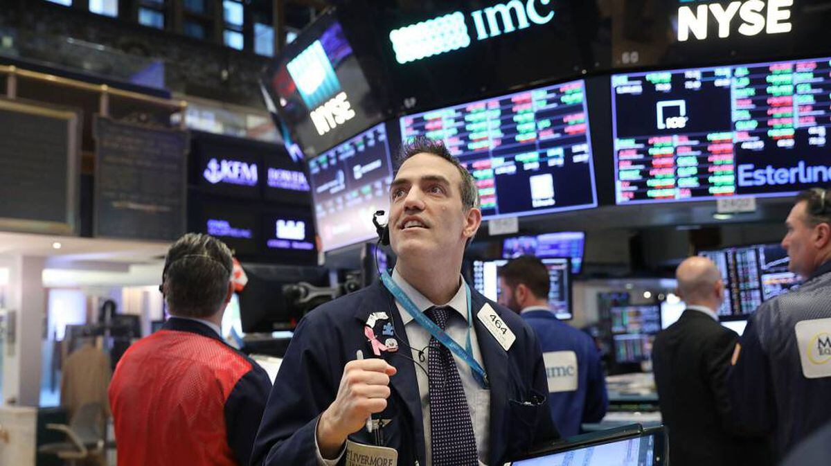 Wall Street cai mais de 4% em outra jornada de volatilidade extrema ...